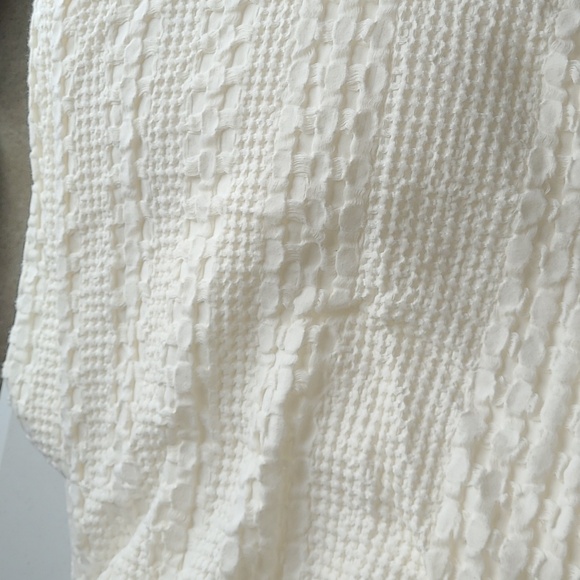 PHF | Bedding | Elegant White Textured Bedspread | Poshmark